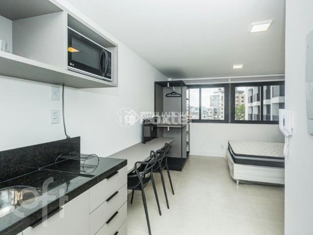 Kitnet / JK / Studio com 1 dormitórios em Porto Alegre