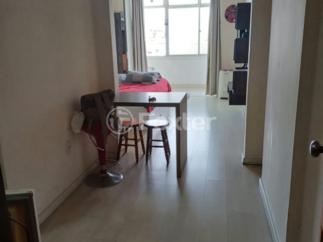 Kitnet / JK / Studio em condomínio com 1 dormitórios em Porto Alegre