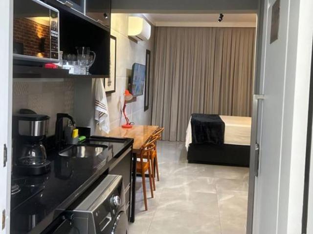 Kitnet mobiliada com vista lateral para o mar – Excelente oportunidade para Airbnb em José Menino!