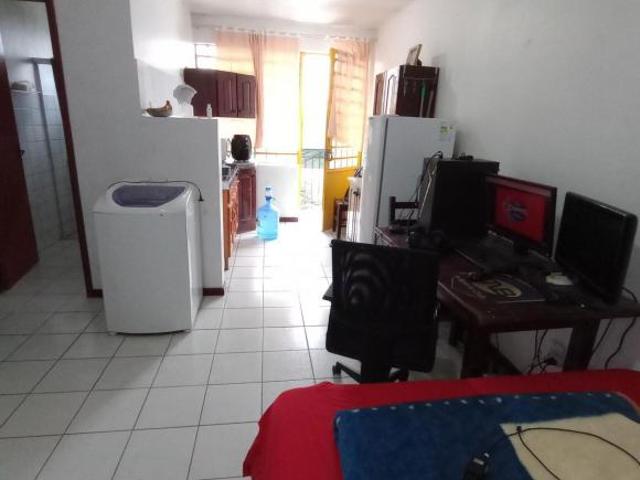 Kitnet mobiliada próximo a UFSM, com garagem rotativa. Ideal para estudantes. En