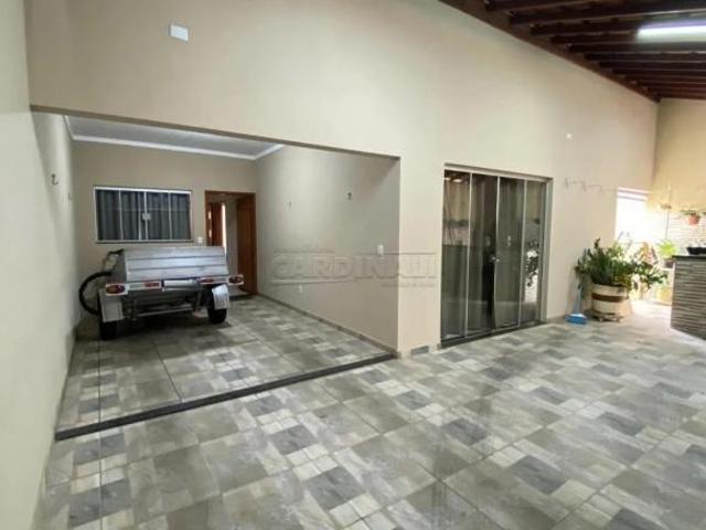 Kitnet para venda em Jardim Dos Oitis de 181.00m² com 4 Quartos, 3 Suites e 3 Garagens