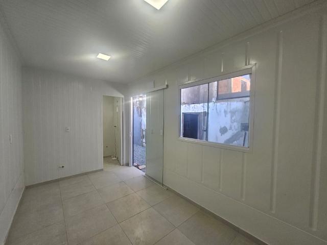 Kitnet para Aluguel com 1 quartos, 12 m² por R$ 1.400