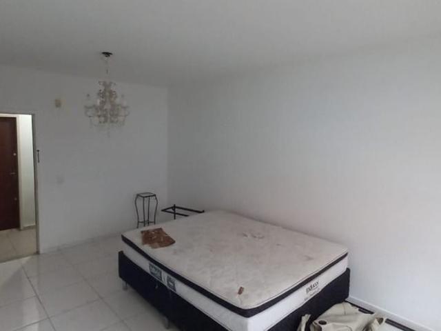 Kitnet para Aluguel com 1 quartos, 28 m² por R$ 1.550