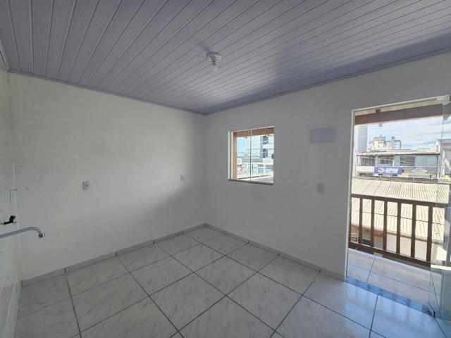 Kitnet para Aluguel com 2 quartos, 24 m² por R$ 1.690