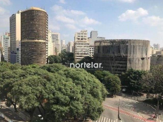 Kitnet Refomado Senador Queirós, andar alto. Aceita financiamento.