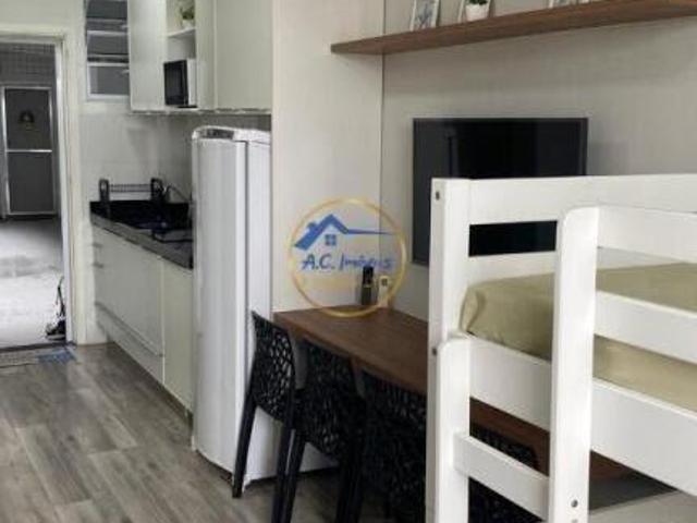 Kitnet Reformada em Prédio Frente Mar na Tupi! Cód: IST098
