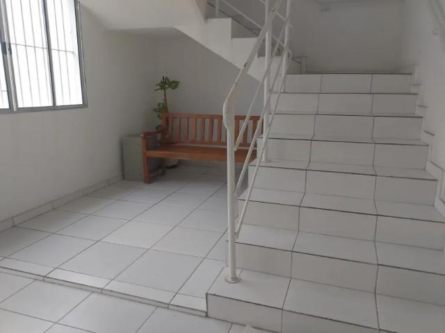 Kitnet/Conjugado para aluguel possui 18 metros quadrados com 1 quarto