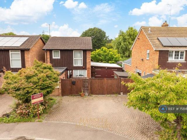 Kitsmead, Crawley, RH10 4 bed detached house to rent £2,300 pcm £531 pw