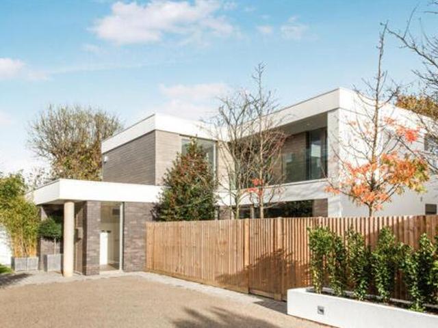 Konstanz Close, East Sheen, 4 Bedroom Detached