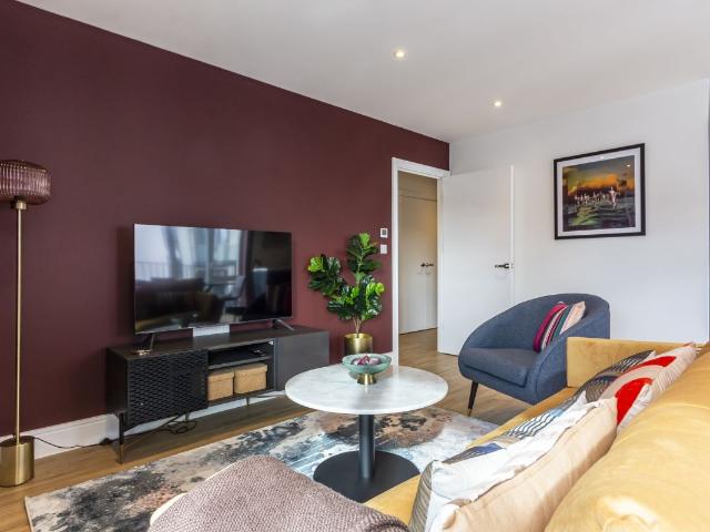Kooky High Wycombe, Desborough Road High Wycombe HP11, 2 bed flat to rent, £2,100 pcm | PrimeLocation