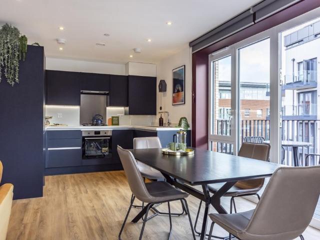 Kooky High Wycombe, Desborough Road. 1 bed apartment to rent £1,700 pcm £392 pw