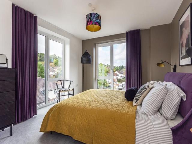Kooky High Wycombe, Desborough Road. 2 bed apartment to rent £2,200 pcm £508 pw