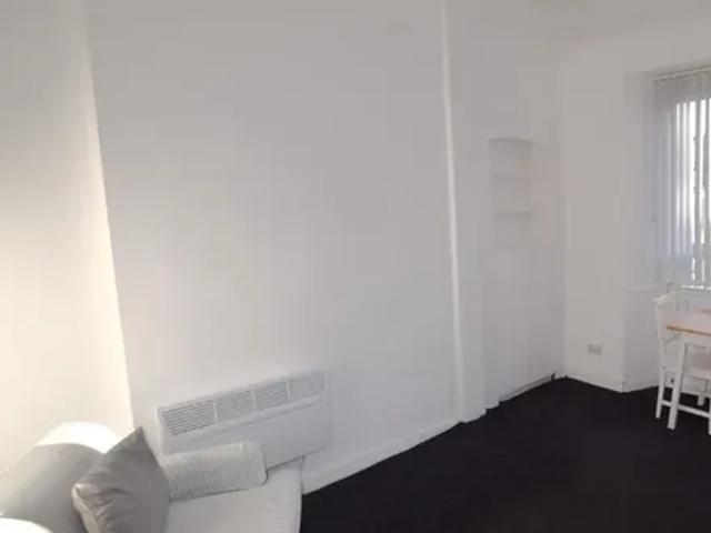 Kolours Beauty Bar, 146 148 Gorgie Road, City of Edinburgh, EH11 2NS, United Kingdom | 1 bed apartment for rent #168166360 | Rentberry