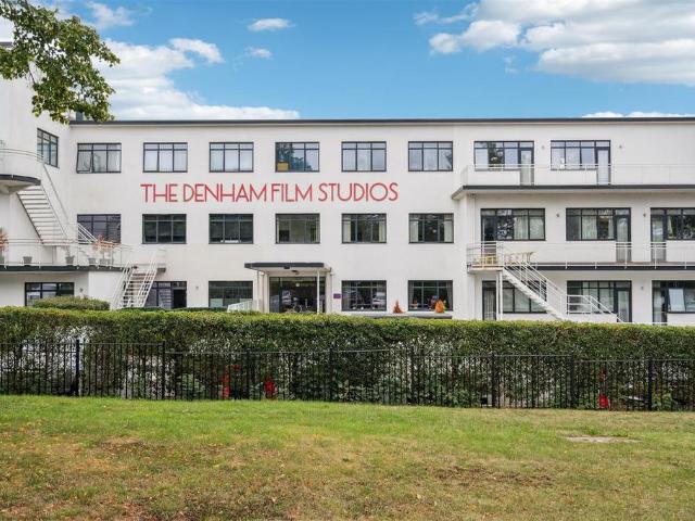 Korda House, Denham Green 2 bed apartment to rent £2,000 pcm £462 pw