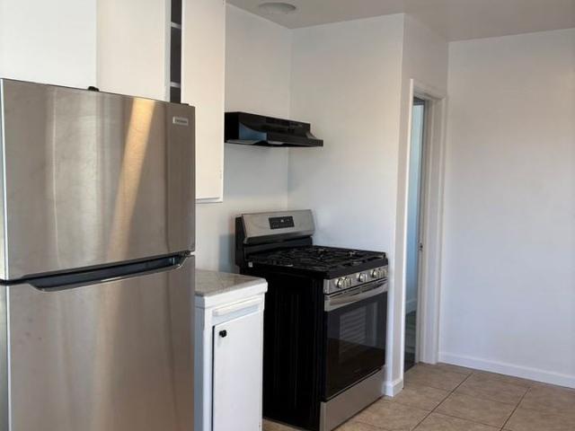 KOSOO 03 2 Bedroom Apartment for Rent at 7411 S Hoover St, Los Angeles, CA 90044