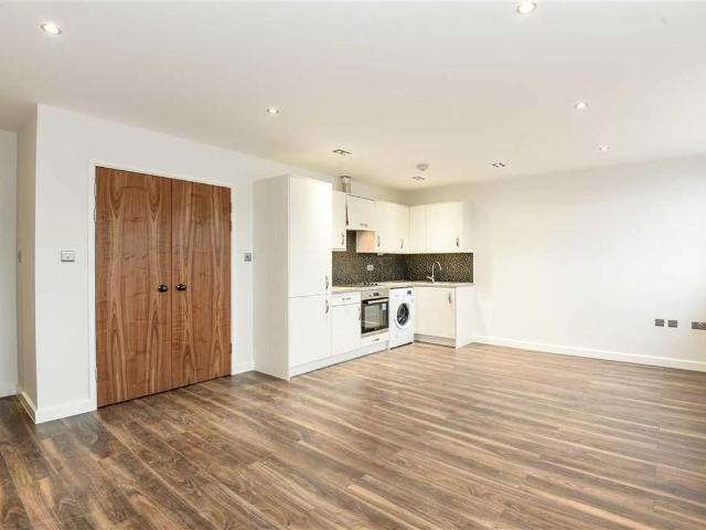Kotecha Heights, High Wycombe HP12, Studio to rent, £900 pcm | PrimeLocation