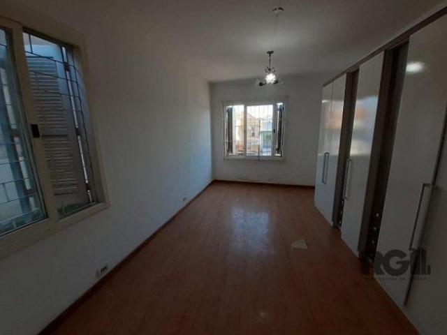 KOTEL IMOBILIÁRIA VENDE Apartamento de um dormitório com pátio privativo no bair