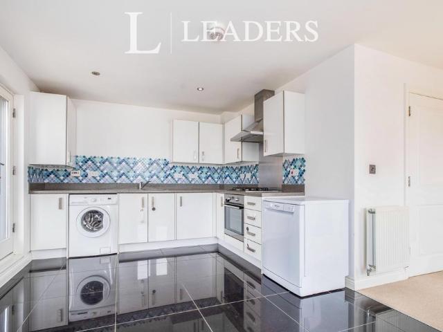 Knot Tiers Drive, Upton, Northampton. 4 bed house to rent £1,550 pcm £358 pw