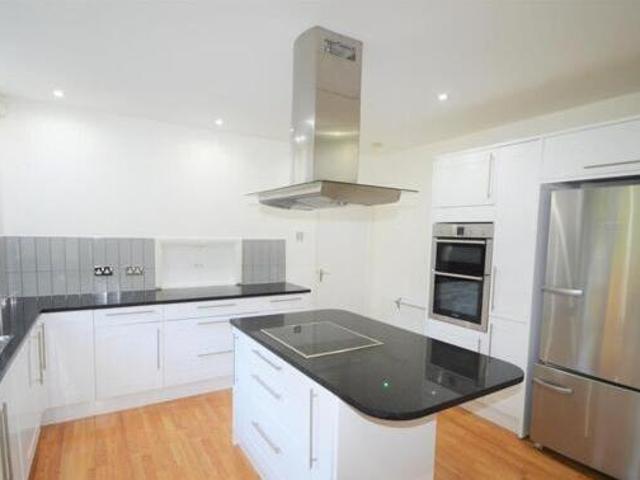 Knotts Green Road, London, 3 Bedroom House