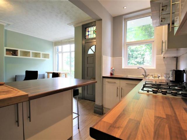 Knowle Avenue, Burley, Leeds, LS4 2PQ 4 bed terraced house to rent £2,184 pcm £504 pw