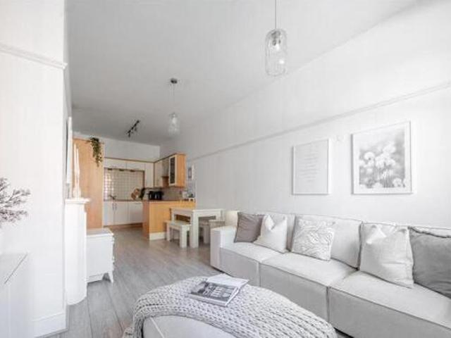 Knowle Avenue, Knowle, 3 Bedroom Flat