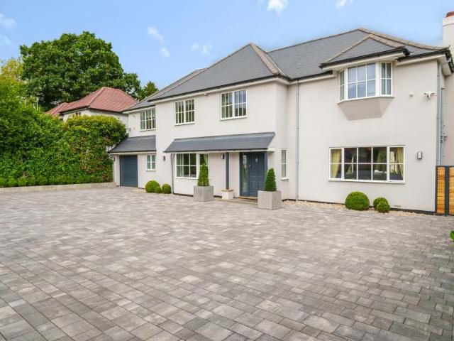 Knowle Grove, Virginia Water, GU25 4JD 5 bed detached house to rent £11,500 pcm £2,654 pw