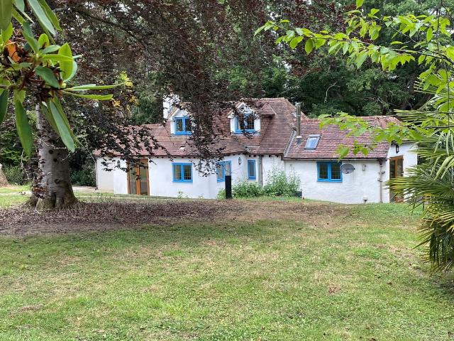 Knowle Lane, Cranleigh GU6, 2 bed cottage to rent, £2,500 pcm | PrimeLocation