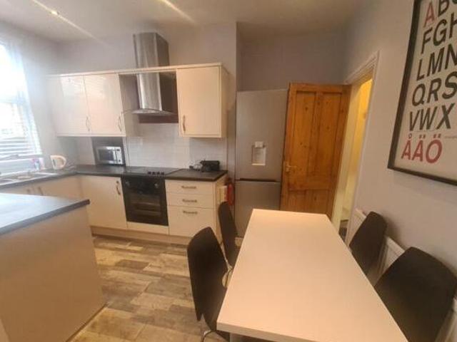 Knowle Mount, Leeds, 4 Bedroom House