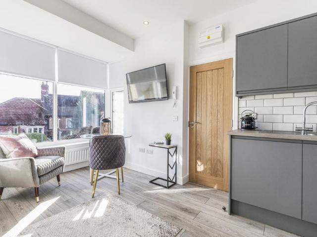 Knowle Mount, Leeds LS4 2 bed house to rent £1,517 pcm £350 pw