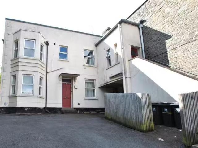 Knowle Road 1 bed flat to rent £1,200 pcm £277 pw