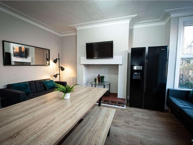Knowle Road, Leeds LS4 5 bed house to rent £2,708 pcm £625 pw