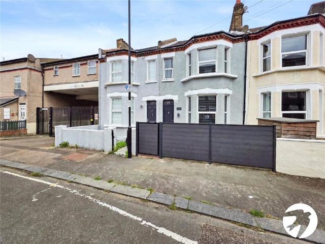 Knowles Hill Crescent, London, SE13 3 bed terraced house to rent £2,800 pcm £646 pw