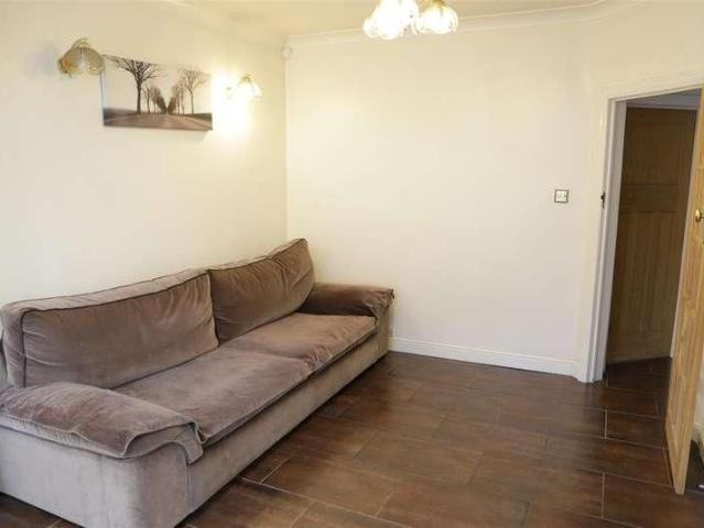 Knowsley Avenue, Southall, UB1