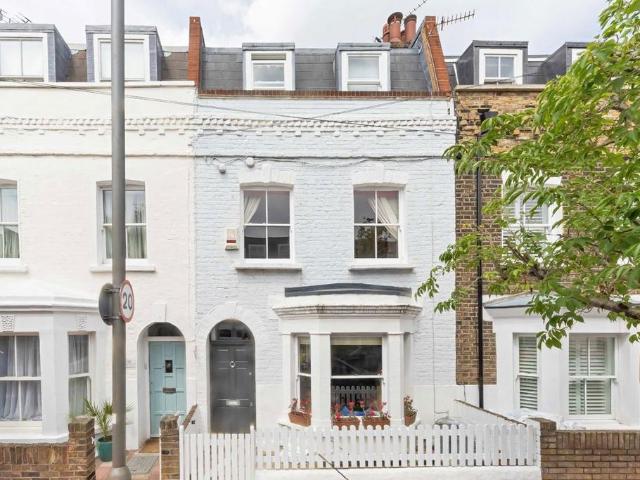Knowsley Road, London SW11 4 bed terraced house to rent £5,000 pcm £1,154 pw