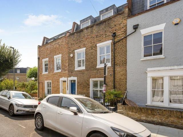 Knowsley Road, London, SW11 4 bed terraced house to rent £5,000 pcm £1,154 pw