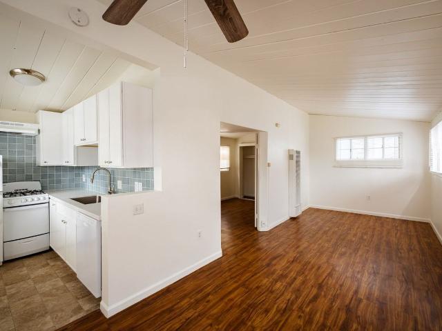 Knox: Garnet 1 Bedroom Apartment for Rent at 2021 Garnet Ave, San Diego, CA 92109 Pacific Beach