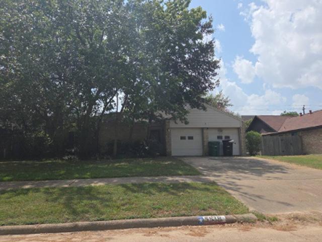 Knobby Knoll Dr