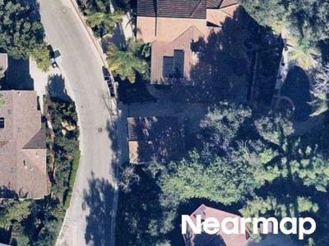 Knobhill Dr