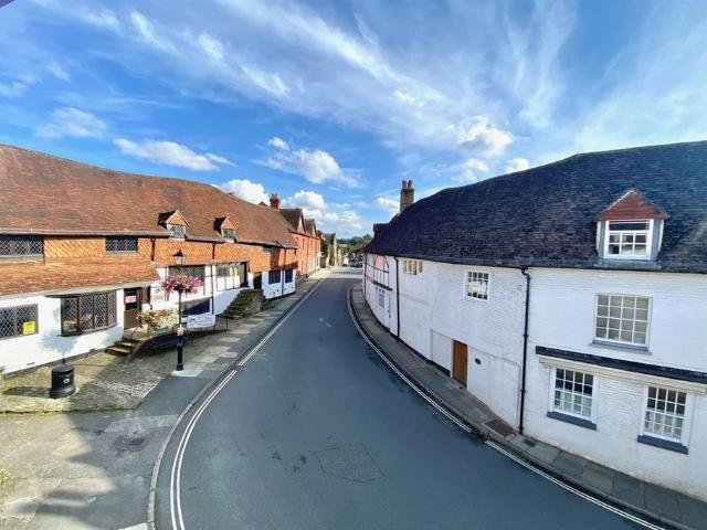 Knockhundred Row, Midhurst, GU29 2 bed flat to rent £1,275 pcm £294 pw