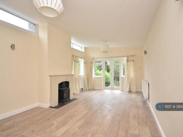 Knole Lane, Bristol, BS10 4 bed bungalow to rent £2,100 pcm £485 pw