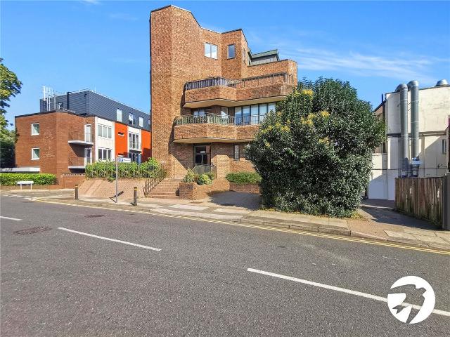 Knoll Rise, Orpington BR6, 2 bed flat to rent, £1,800 pcm | PrimeLocation
