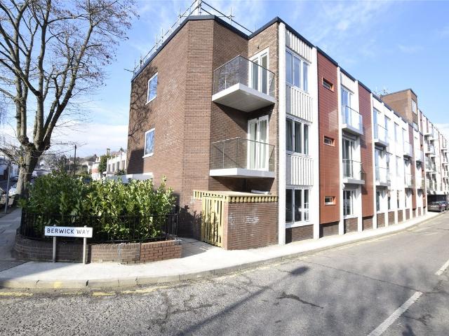 Knoll Rise, Orpington, Kent BR6, 1 bed flat to rent, £1,500 pcm | PrimeLocation