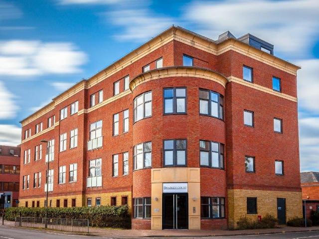 Knoll Road, Camberley GU15, 1 bed flat to rent, £1,250 pcm | PrimeLocation