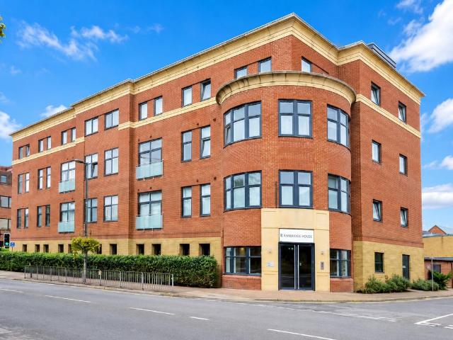 Knoll Road, Camberley GU15, 1 bed flat to rent, £1,250 pcm | PrimeLocation