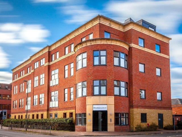 Knoll Road, Camberley GU15, 2 bed flat to rent, £1,550 pcm | PrimeLocation