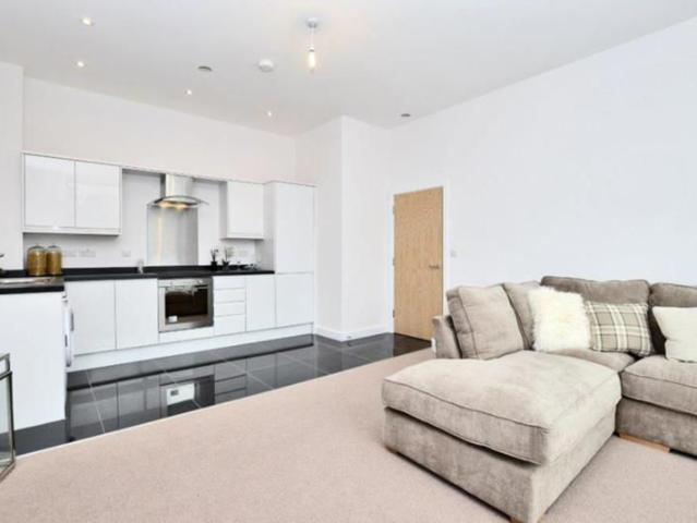 Knoll Road, Camberley GU15, 2 bed flat to rent, £1,525 pcm | PrimeLocation