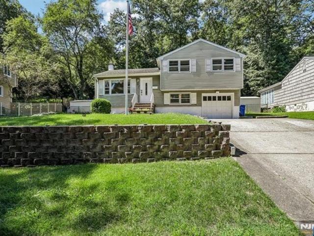 Knolls Rd, Bloomingdale, Home For Sale