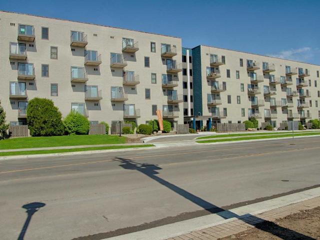 Knollwood Towers East Apartments 1 Bedroom Apartment for Rent at 320 Blake Rd N, Hopkins, MN 55343