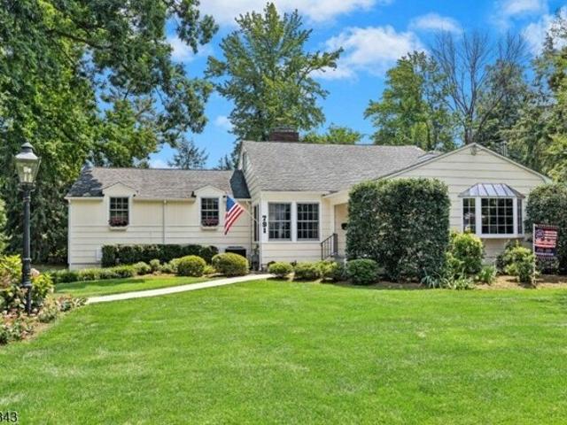 Knollwood Ter, Westfield, Home For Sale