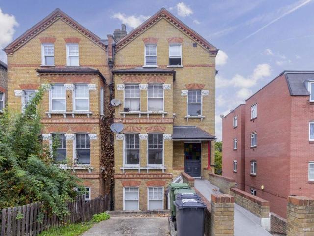 Knollys Road, London SW16 1 bed flat to rent £1,550 pcm £358 pw